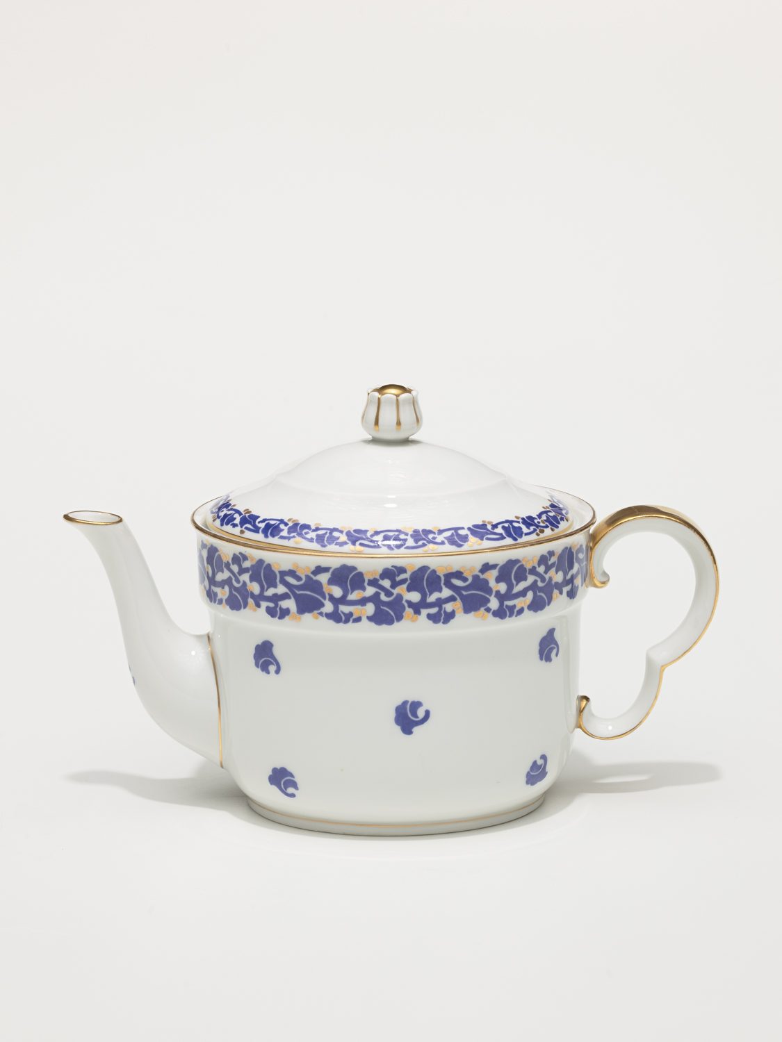 Material: Overglaze painting and printing